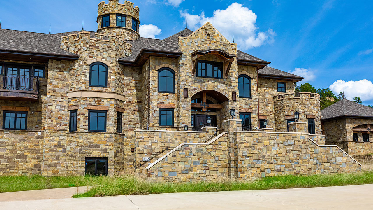Larry Wayne Price Jr.'s Mansion - Your Daily Distraction